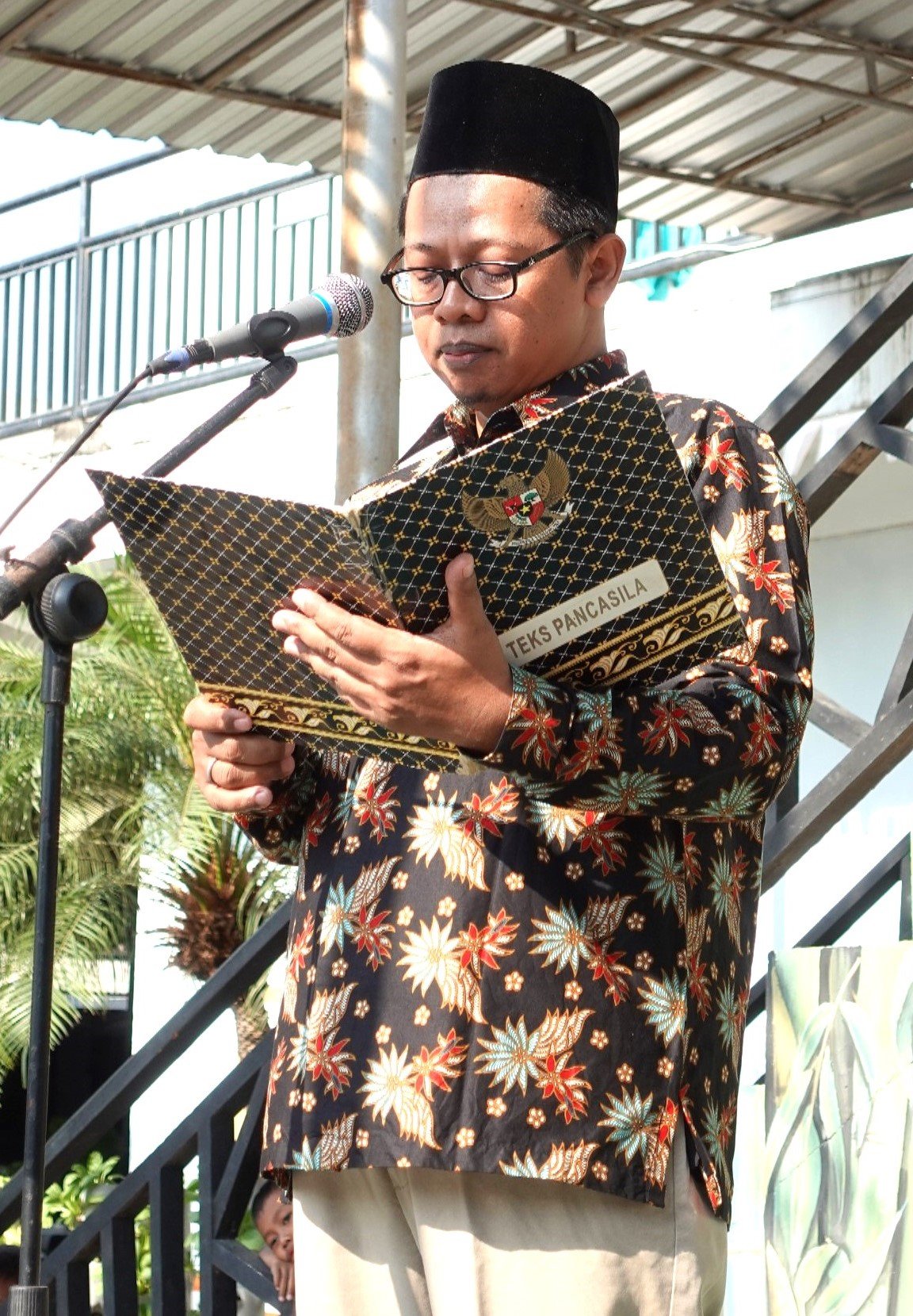 Semangat membara, SMA POMOSDA dalam memperingati upacara Hari Sumpah ...