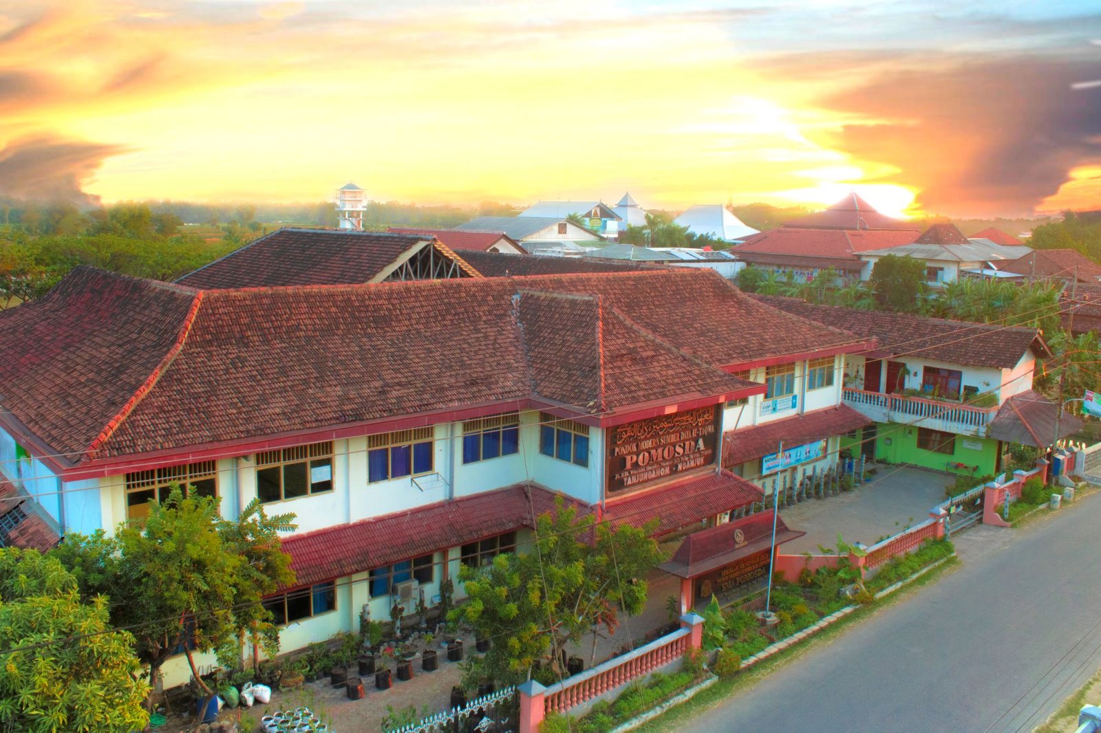 FASILITAS SEKOLAH - SMA POMOSDA